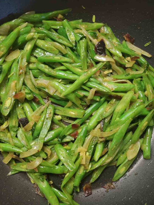 Sri Lankan green beans stir-fry - Hungry Lankan