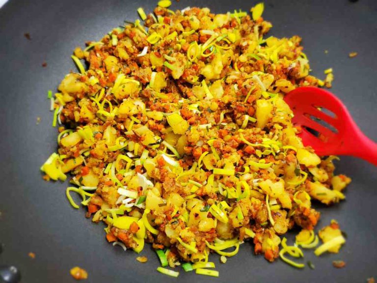 Sri Lankan Vegetable Roti (Elawalu Roti) - Hungry Lankan